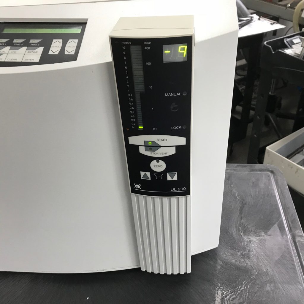 Leybold UL 200 Helium Leak Detector UHVTS